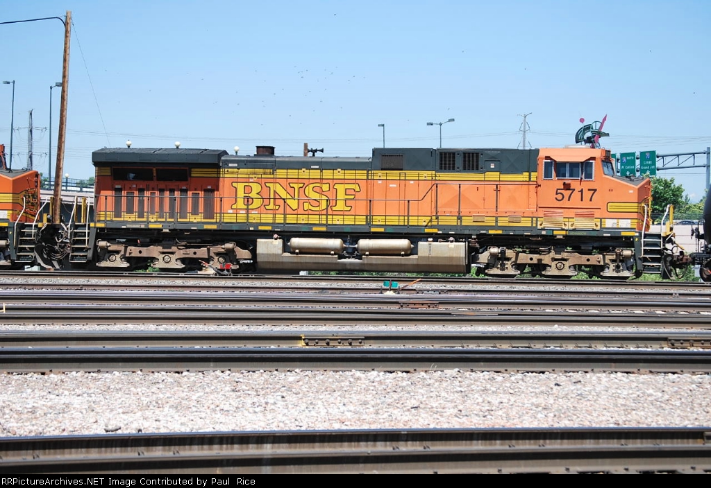 BNSF 5717
